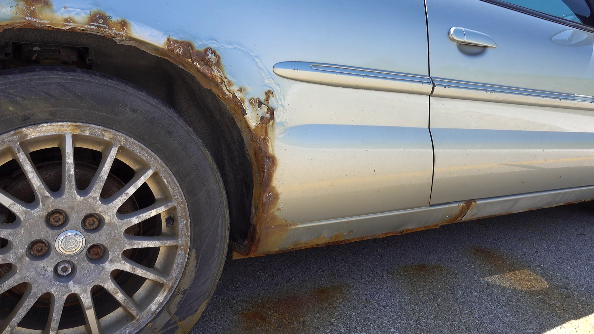 In Right-to-left Pan Rusted Wheel Well Body Stock Footage SBV-347664912 ...
